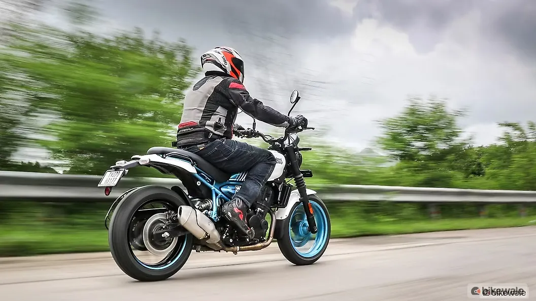 Royal Enfield Guerrilla 450 Left Rear Three Quarter Image – BikeWale