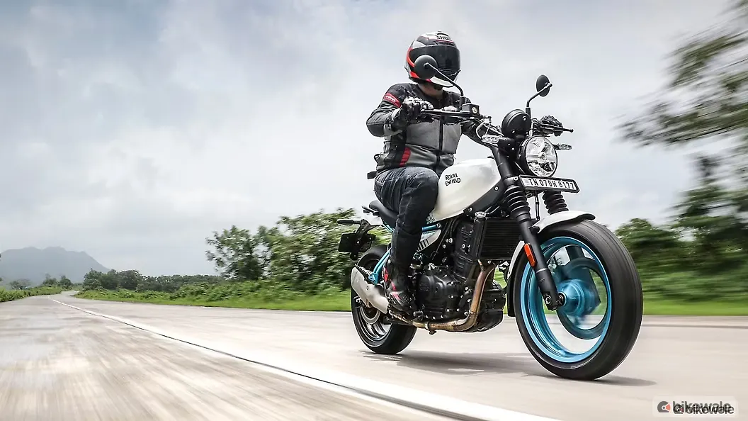 Royal Enfield Guerrilla 450 Right Front Three Quarter Image – BikeWale
