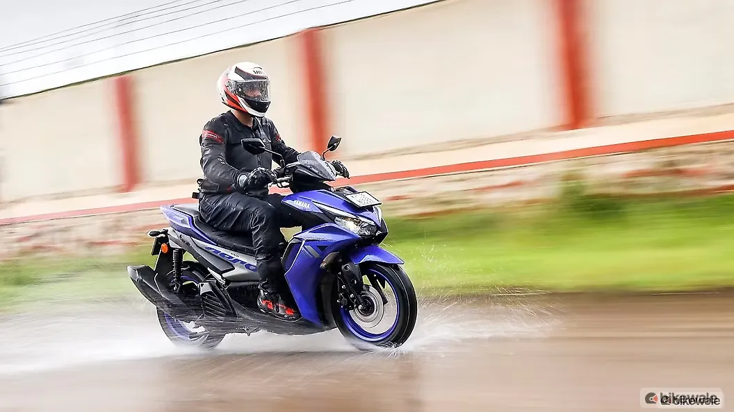 Yamaha Aerox 155 Right Front Three Quarter Image – BikeWale