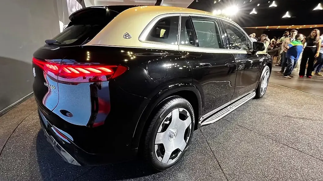 Maybach EQS SUV Right Rear Three Quarter Image, Maybach EQS SUV Photos ...