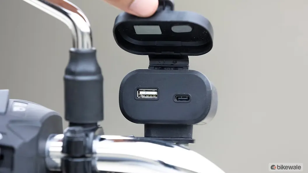 BSA Gold Star 650 USB Charging Port Image – BikeWale