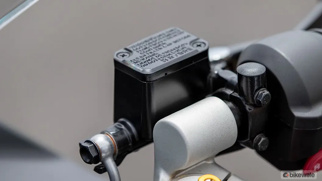 TVS Apache RR 310 Front Brake Fluid Reservoir Image – BikeWale