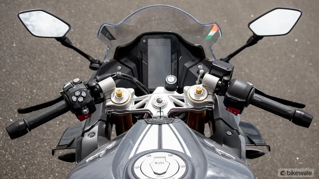 TVS Apache RR 310 Handlebar Image – BikeWale