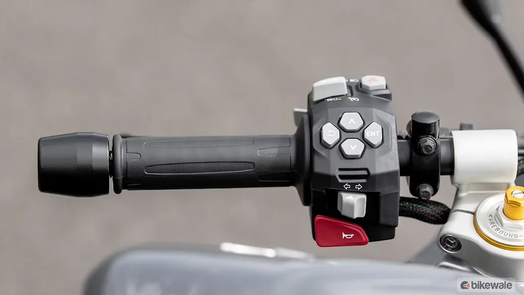 TVS Apache RR 310 Left Side Handlebar Grip Image – BikeWale