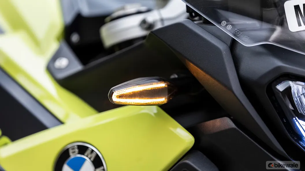 BMW F 900 GS Front Turn Indicators Image – BikeWale