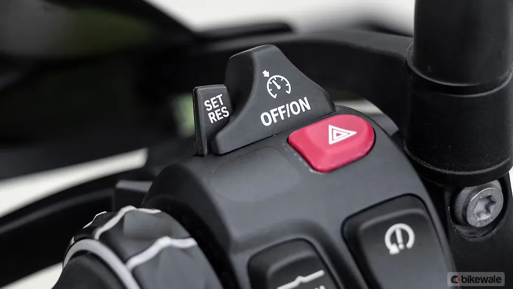 BMW F 900 GS Hazard Warning Lights Switch Image – BikeWale