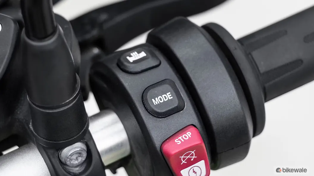 BMW F 900 GS Horn Button Image – BikeWale
