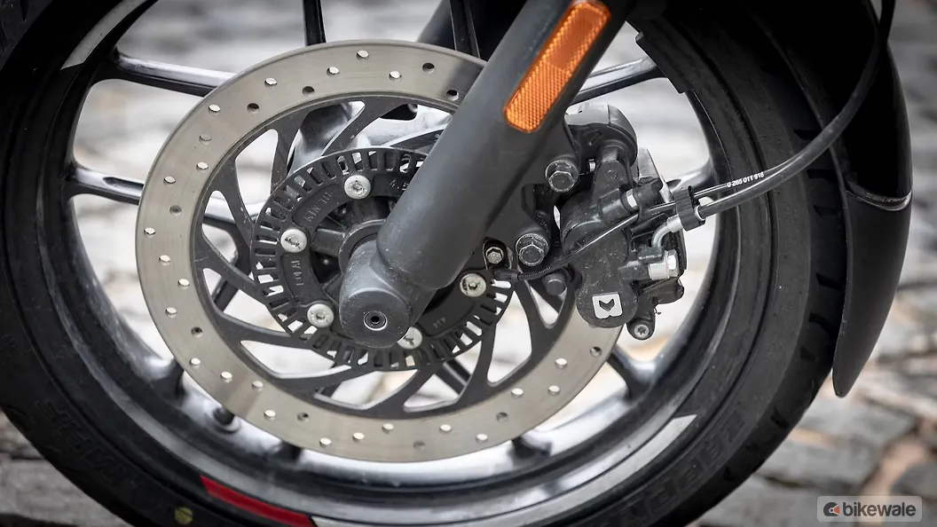 Triumph Speed T4 Front Brake Fluid Reservoir Image – BikeWale