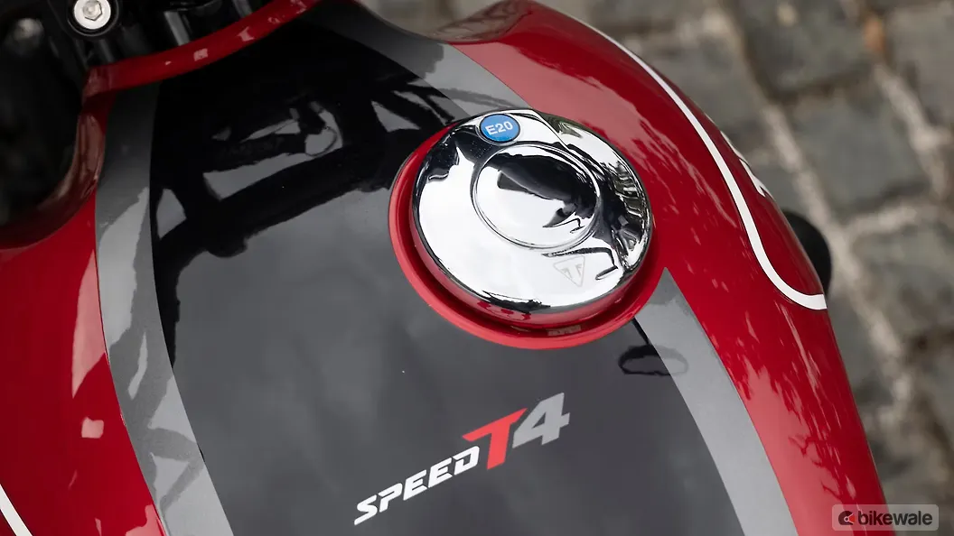 Triumph Speed T4 Branding/Fuel Tank Decal Image – BikeWale