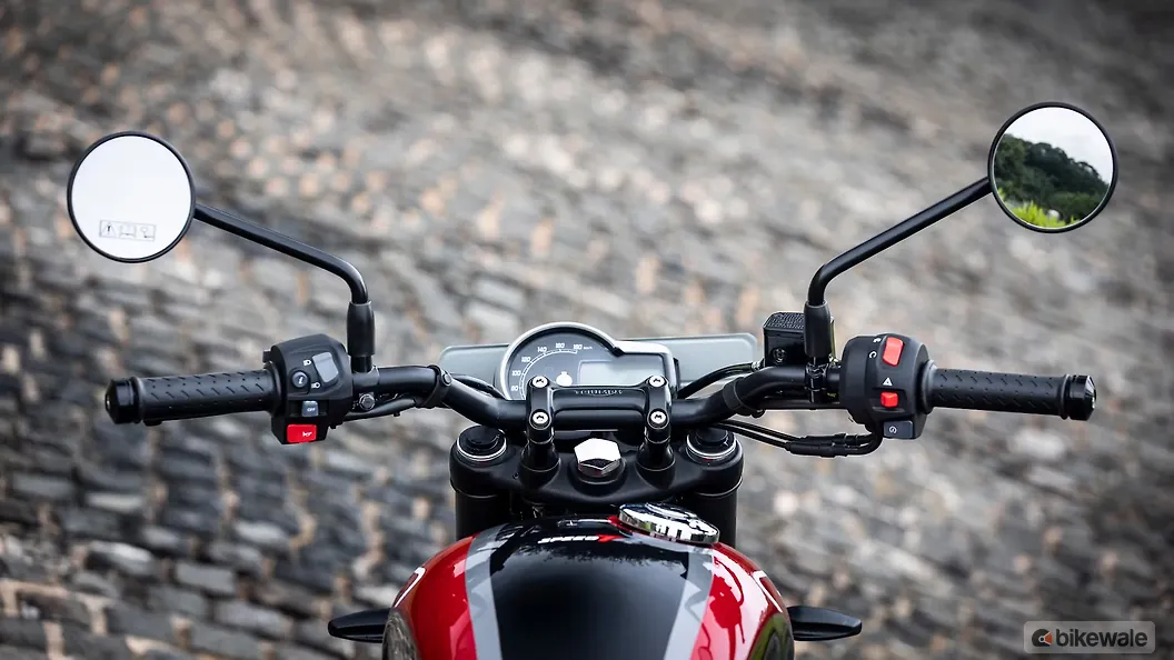 Triumph Speed T4 Handlebar Image – BikeWale