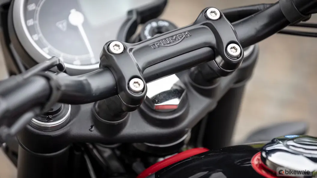 Triumph Speed T4 Handlebar Clamp Image – BikeWale