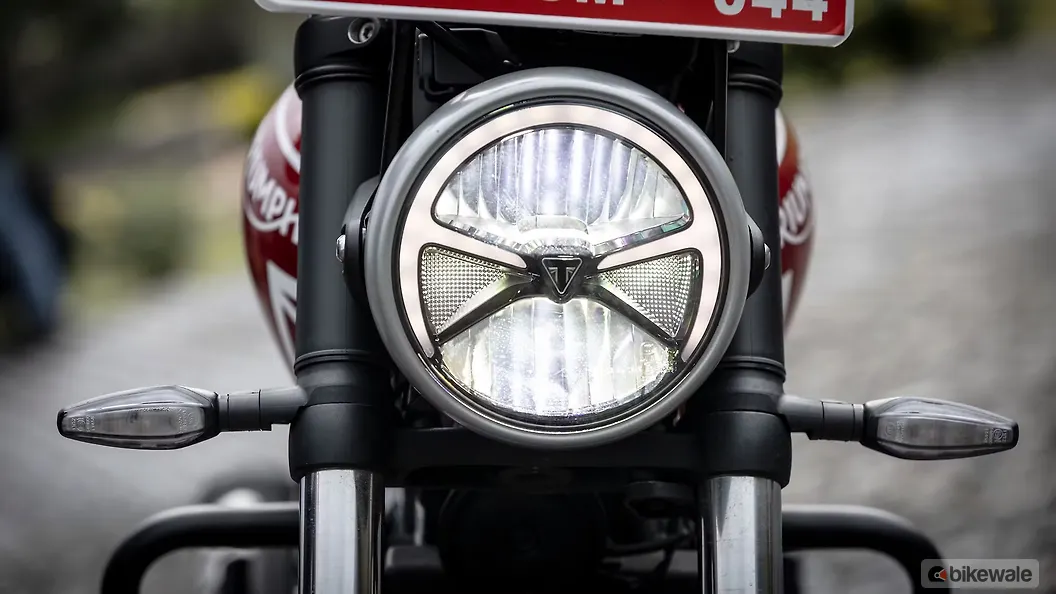 Triumph Speed T4 Head Light Image – BikeWale