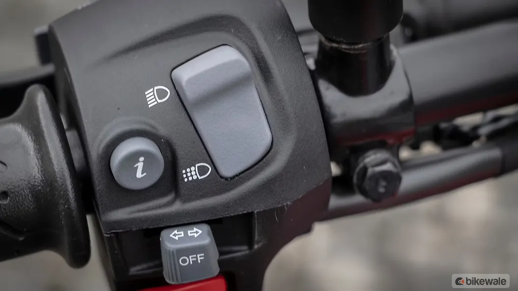 Triumph Speed T4 High Beam Low Beam Switch Image – BikeWale