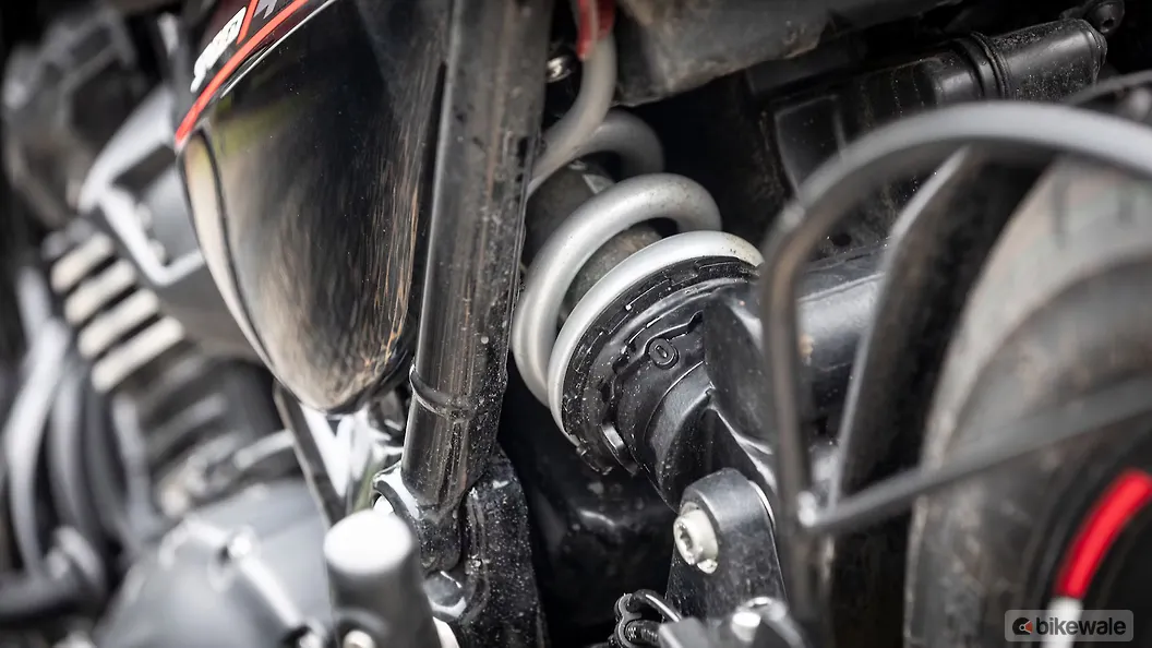 Triumph Speed T4 Mono Shock Absorber Image – BikeWale