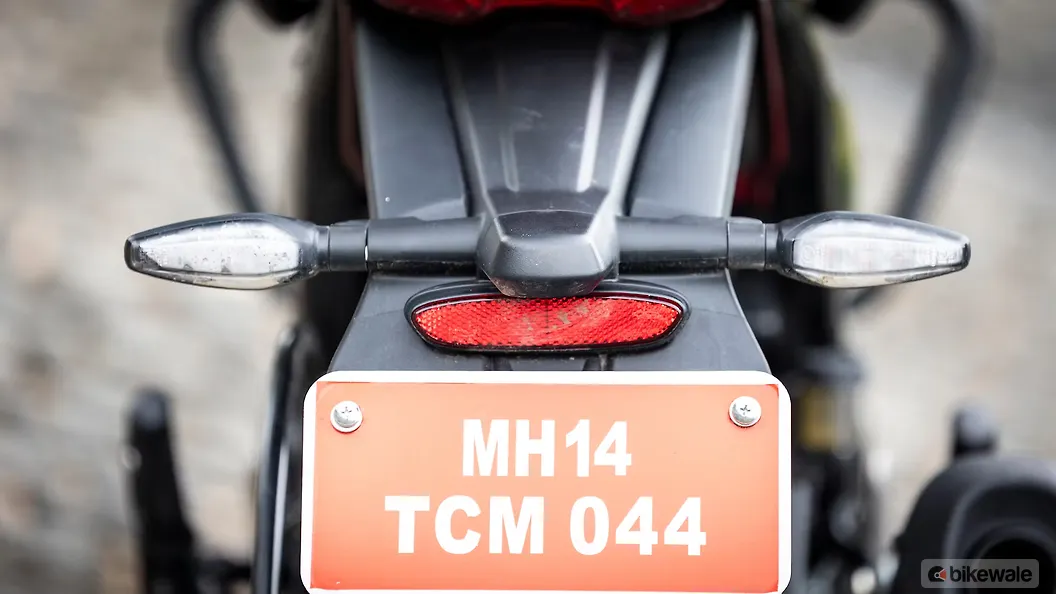 Triumph Speed T4 Rear Reflex Reflector Image – BikeWale