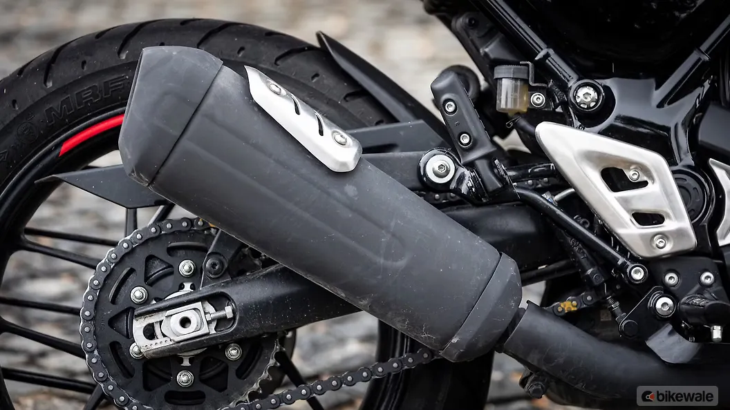 Triumph Speed T4 Right Side Handelbar Throttle Grip Image – BikeWale