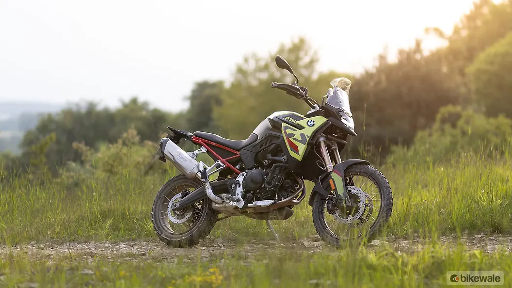 BMW F 900 GS Right Side View Image – BikeWale