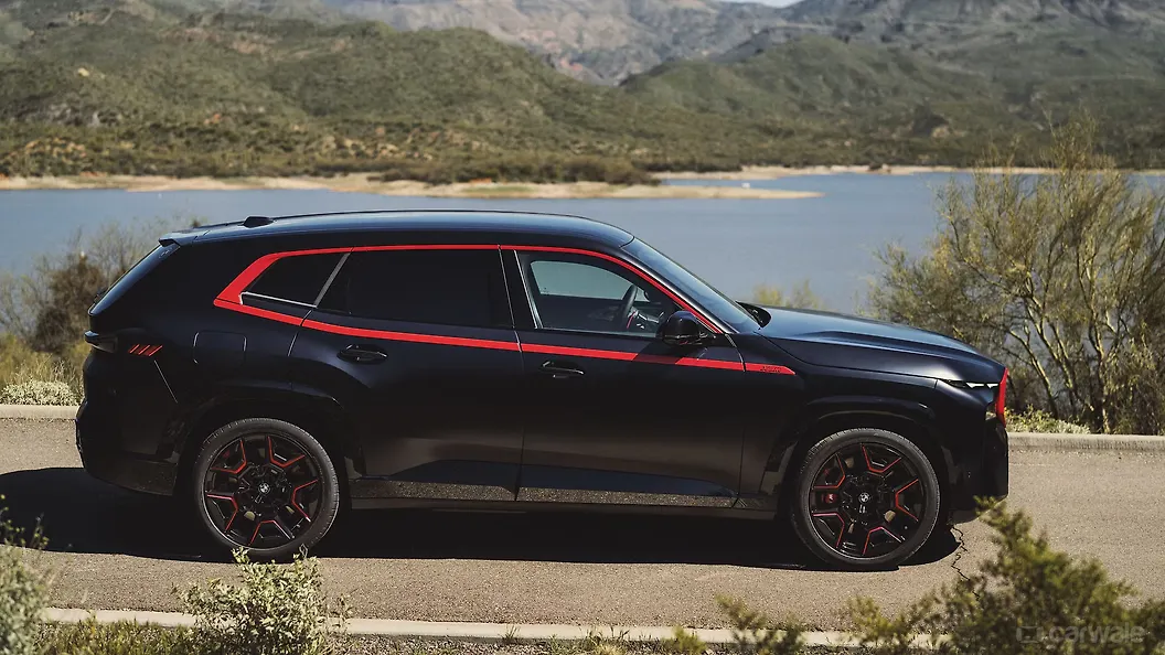 XM Right Side View Image, XM Photos in India - CarWale