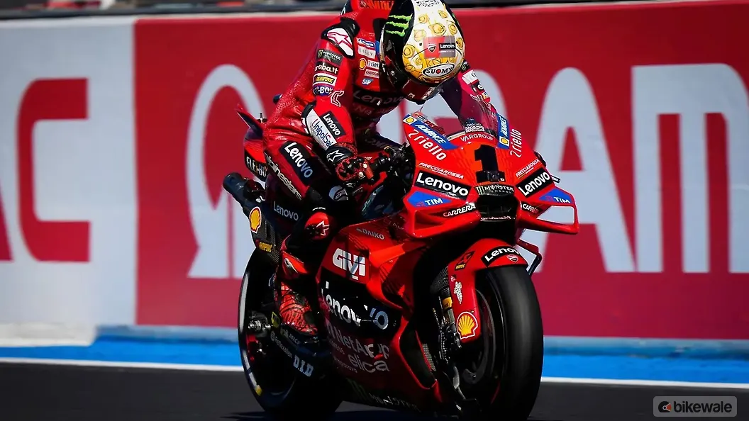 Ducati Panigale V4 Right Front Three Quarter Image – BikeWale