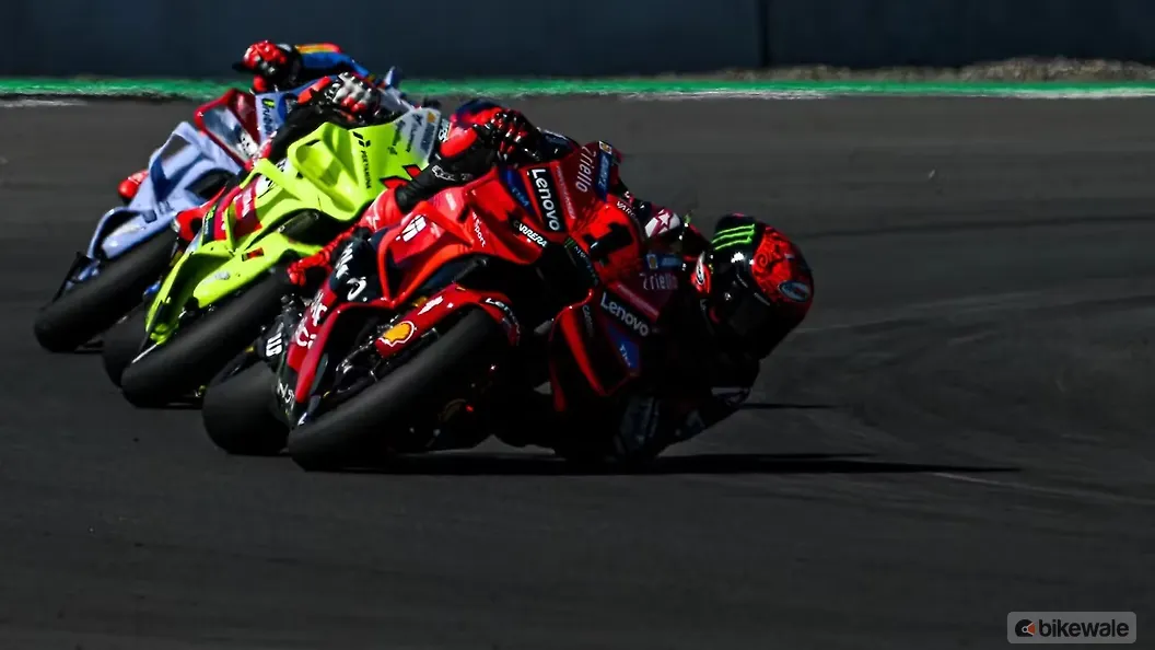 Ducati Panigale V4 Right Front Three Quarter Image – BikeWale