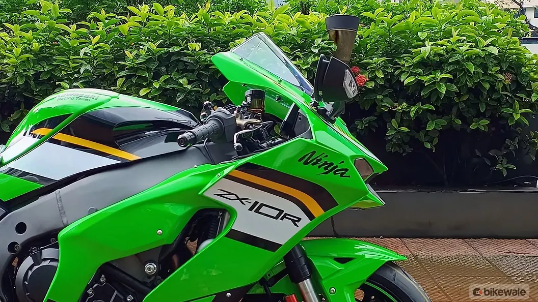 Kawasaki Ninja ZX-10R [2024] Right Side View Image – BikeWale