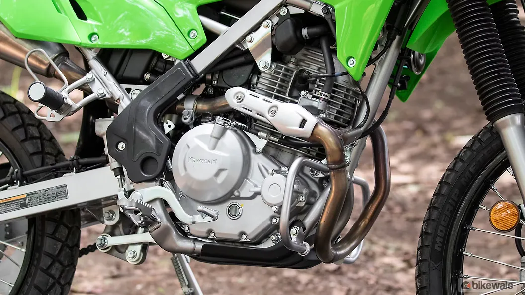 Kawasaki KLX230 [2024] Oil Cap/Dipstick Image – BikeWale