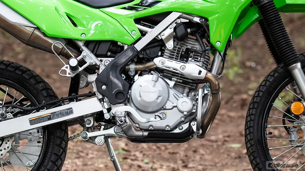 Kawasaki KLX230 [2024] Engine Heat Guard Image – BikeWale