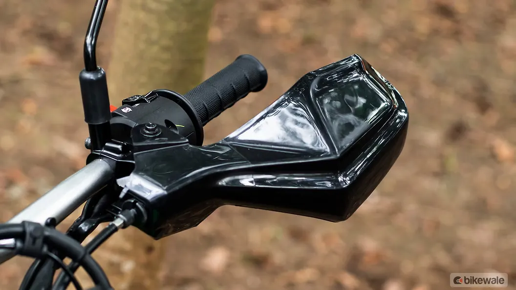 Kawasaki KLX230 [2024] Hand Guards Image – BikeWale