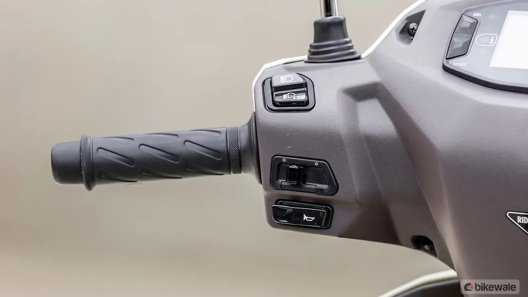 Suzuki Access 125 Left Side Handlebar Grip Image – BikeWale