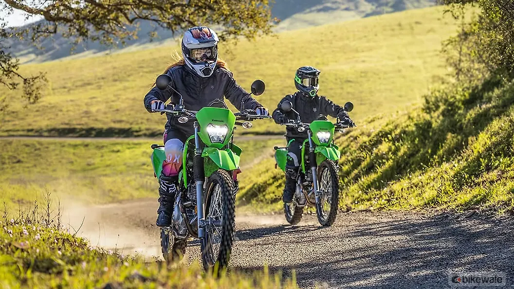 Kawasaki KLX230 [2024] Right Side View Image – BikeWale