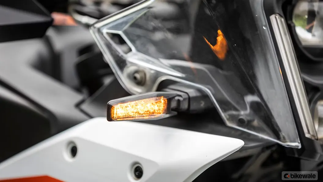 KTM 250 Adventure Front Turn Indicators Image – BikeWale