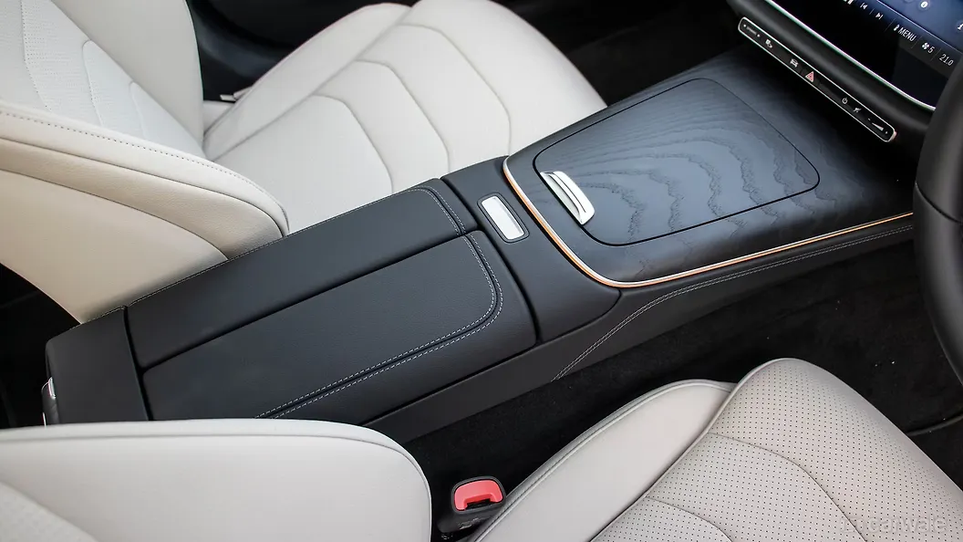 ఇ-క్లాస్ Center Console/Centre Console Storage ఫోటో, ఇండియాలో ఇ-క్లాస్ ...