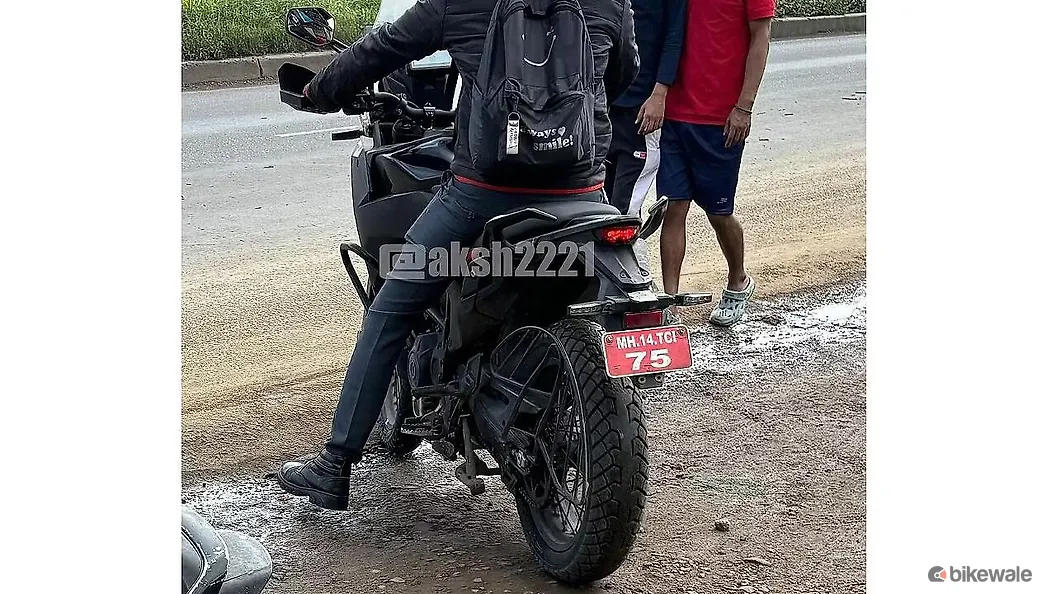 KTM 250 Adventure Left Rear Three Quarter Image – BikeWale