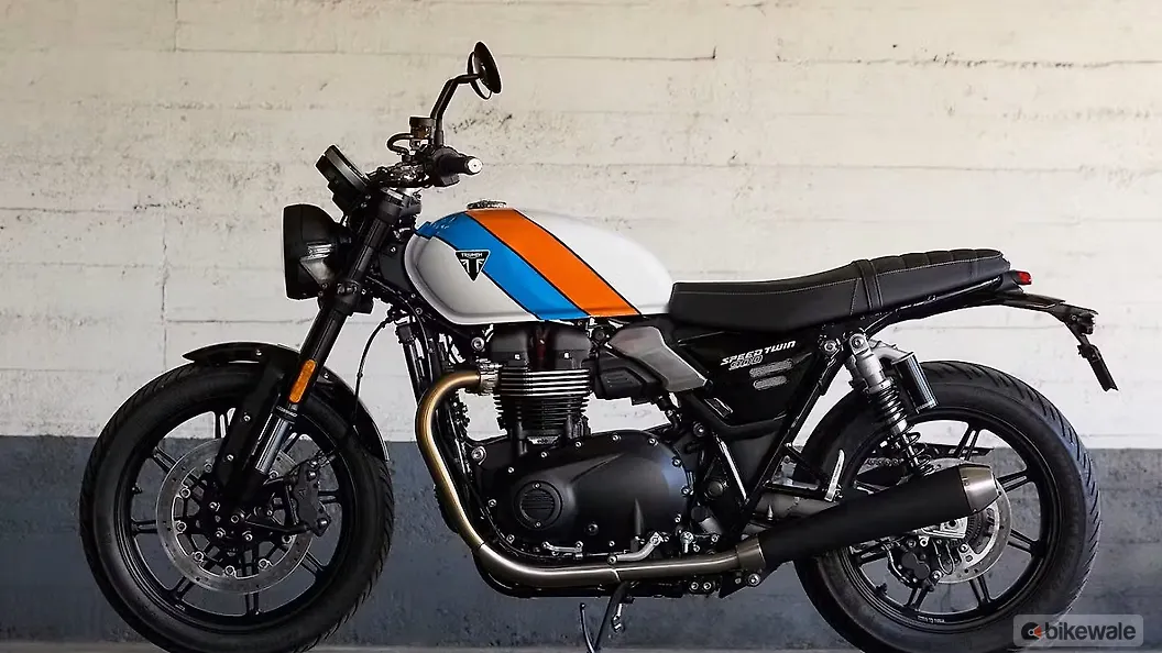 Triumph Speed Twin 900 Right Side View Image – BikeWale