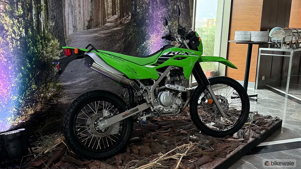 Kawasaki KLX230 [2024] Right Rear Three Quarter Image – BikeWale