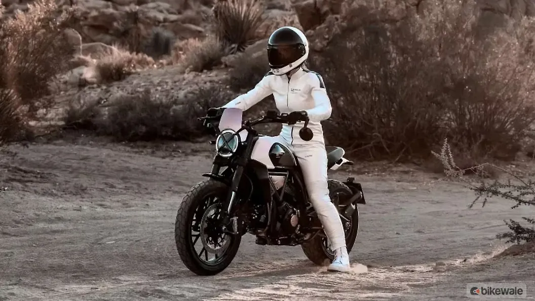 Ducati Scrambler Icon [2024] Right Side View Image – BikeWale