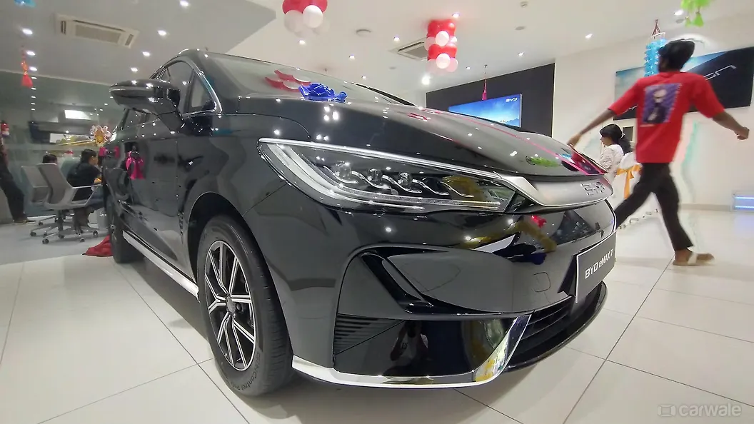 BYD eMax 7 Exterior Closeups - CarWale