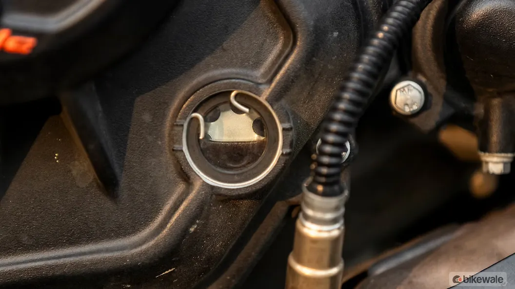 KTM 390 Adventure X Engine Oil Level Indicator Image – BikeWale