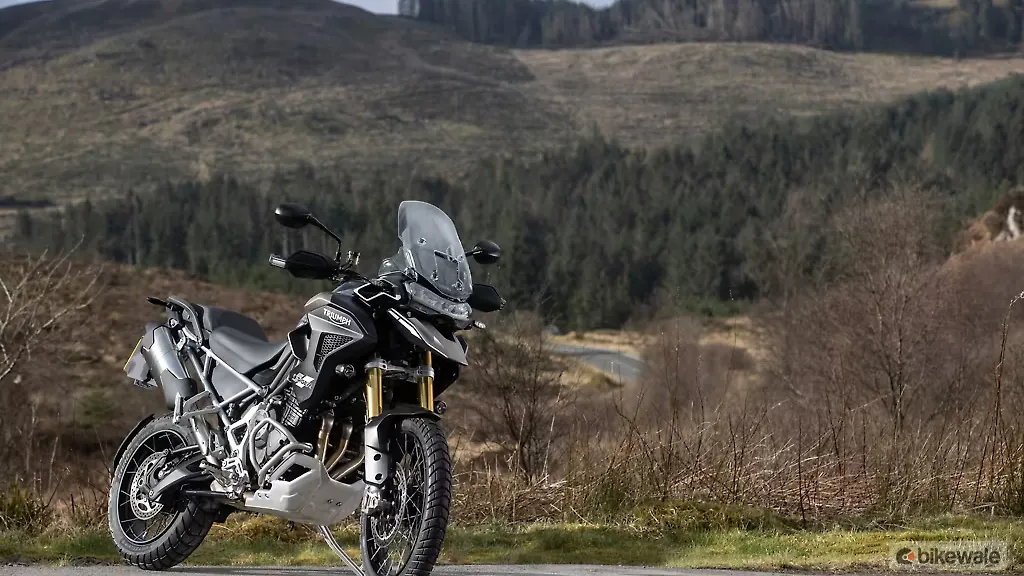Triumph Tiger 1200 Right Front Three Quarter Image – BikeWale