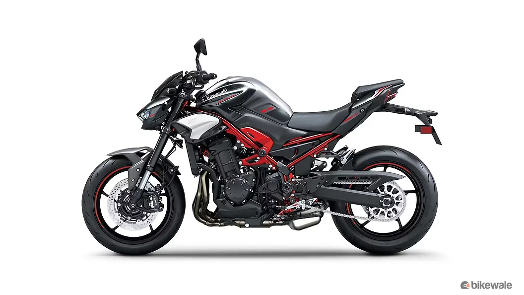 Kawasaki Z900 [2025] Right Front Three Quarter Image – BikeWale