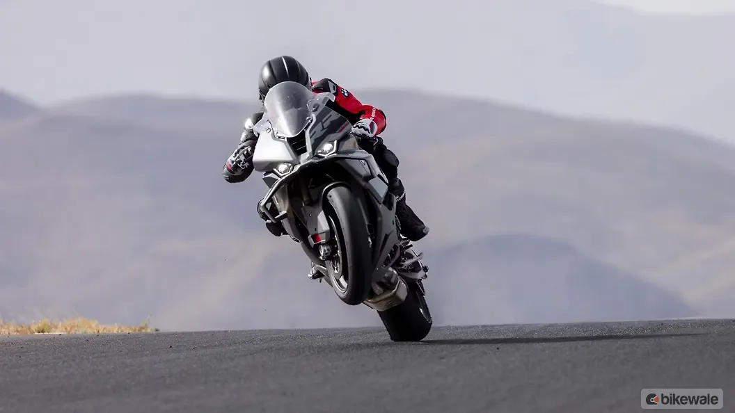 BMW S 1000 RR [2022-2024] Right Side View Image – BikeWale