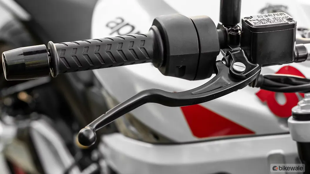 Aprilia Tuono 457 Front Brake Lever Image – BikeWale