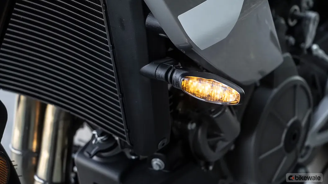 Aprilia Tuono 457 Front Turn Indicators Image – BikeWale
