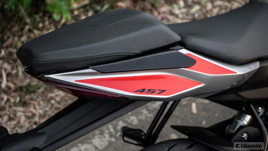 Aprilia Tuono 457 Pillion Seat Image – BikeWale