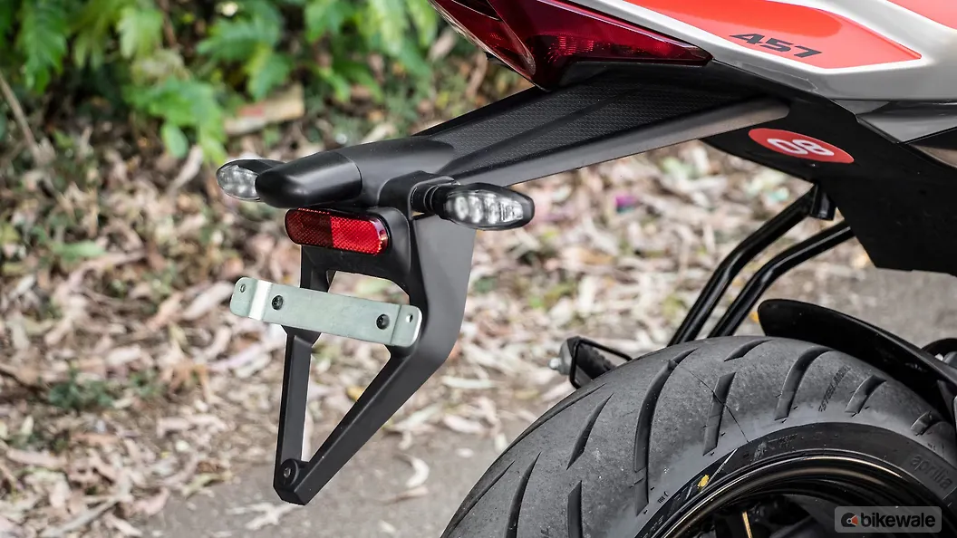 Aprilia Tuono 457 Split Seat Image – BikeWale