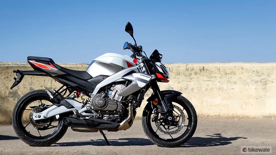 Aprilia Tuono 457 Right Side View Image – BikeWale