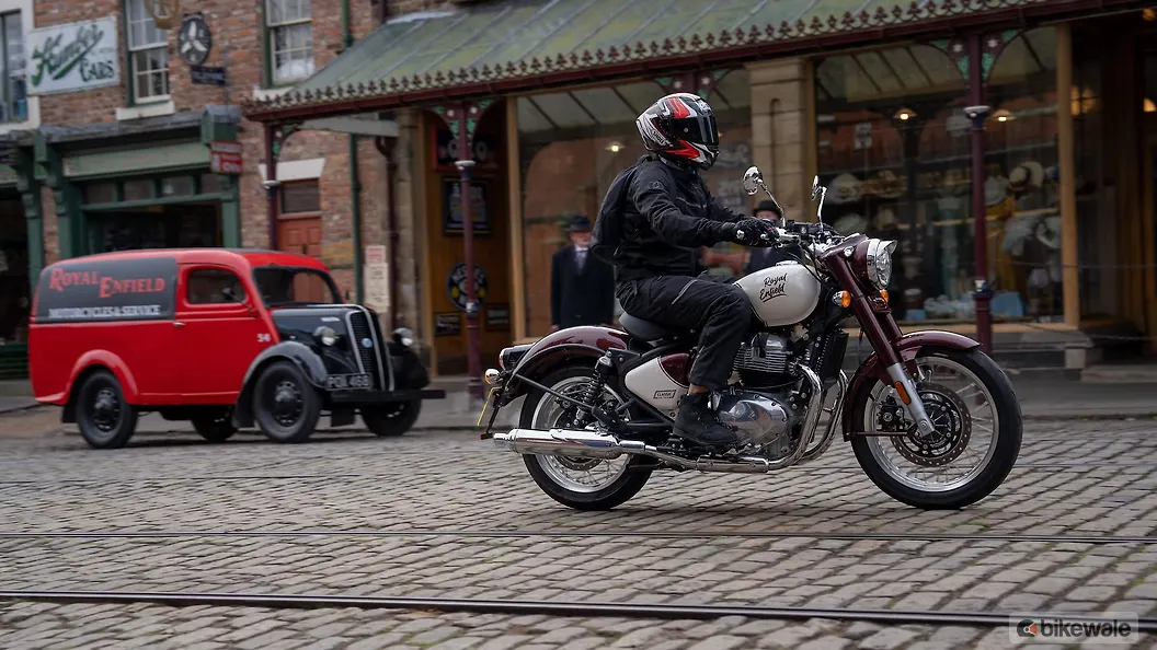 Royal Enfield Classic 650 Right Front Three Quarter Image – BikeWale