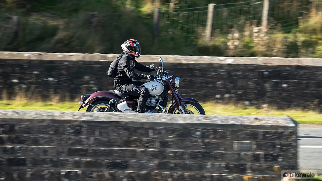 Royal Enfield Classic 650 Right Side View Image – BikeWale