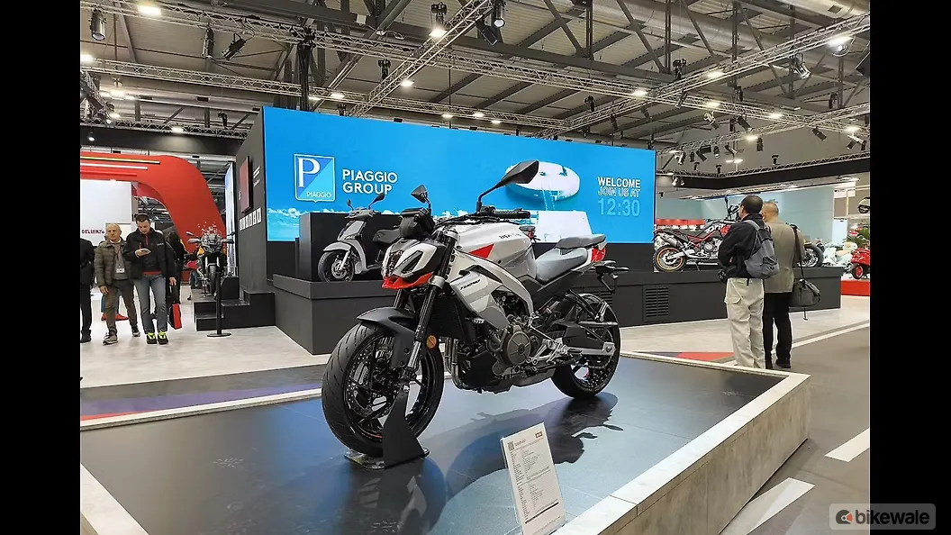 Aprilia Tuono 457 Left Front Three Quarter Image – BikeWale
