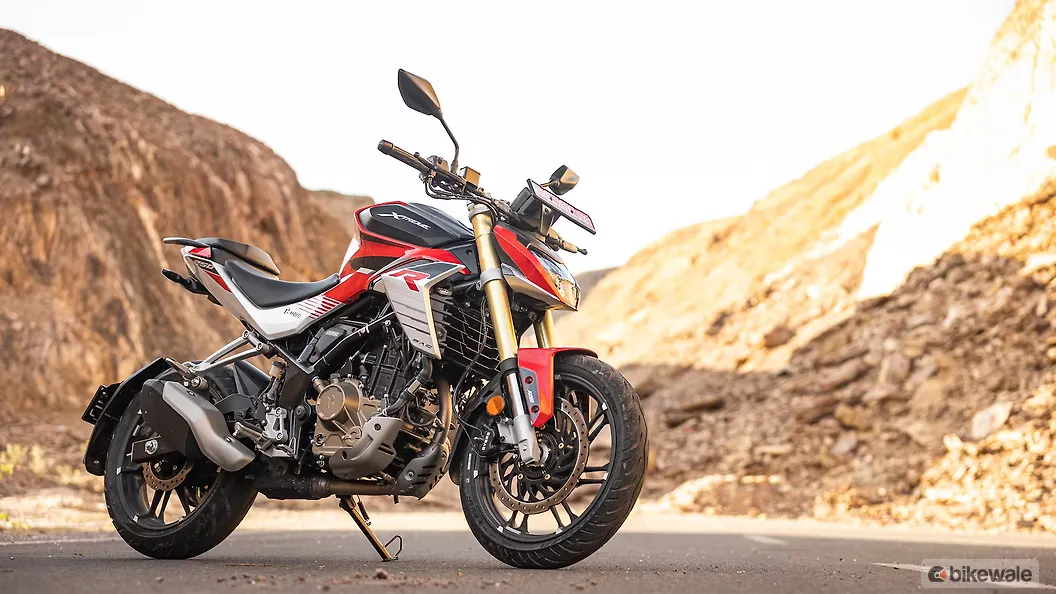Hero Xtreme 250R Right Front Three Quarter Image – BikeWale